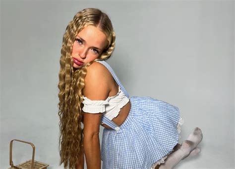 Bop House Babe Julia Filippo Likes Posing For The Camera En