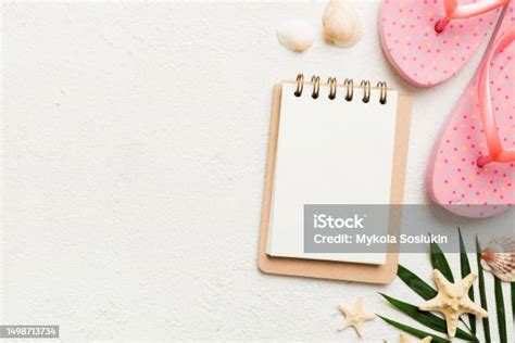 배경에 여름 해변 액세서리가있는 빈 글쓰기 책 복사 공간 복사 공간이있는 플랫 레이 0명에 대한 스톡 사진 및 기타 이미지 0명 개인 장식품 계획 Istock
