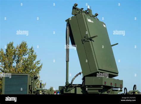 the elm 2084 is an israeli ground based mobile 3d aesa multi mission radar mmr in the