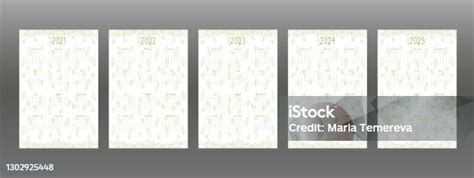 개인 플래너 및 노트북을 위한 2021 2022 2023 2024 2025 캘린더 세트 녹색 손으로 그린 잎 귀여운 만화 소녀 유치 한 에코 자연 스타일 일요일부터 시작되는