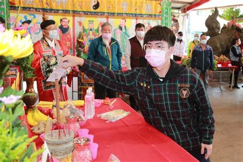 鹽水武廟月津文昌祭 黃偉哲與學子一同上香祈福 寶島 中時