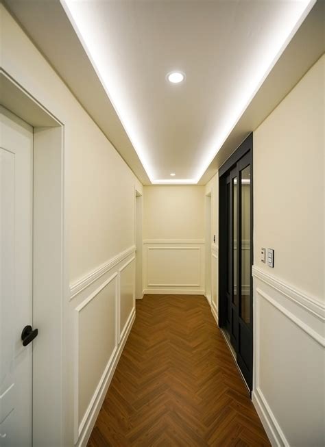 웨인스코팅 벽장식 헤링본마루가 아름다운 엔틱풍 화이트우드인테리어 A4