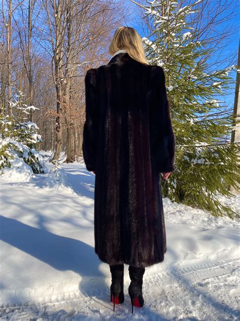 Норкова шуба Із Сша Saga Mink коричнева з бордовим відтінком 15 000 грн Шубы полушубки