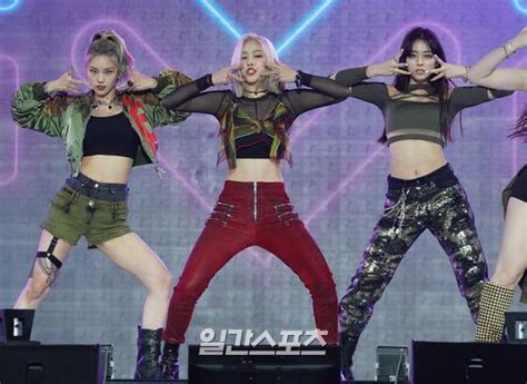 Itzy Source On Twitter More Photos Of Itzyofficial At Ink Incheon