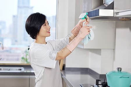 居家女性厨房消毒清洁高清图片下载 正版图片506948707 摄图网