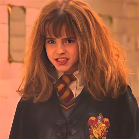 《哈利波特》三位主演哈利波特、赫敏、罗恩小时候合照和长大后照片合集