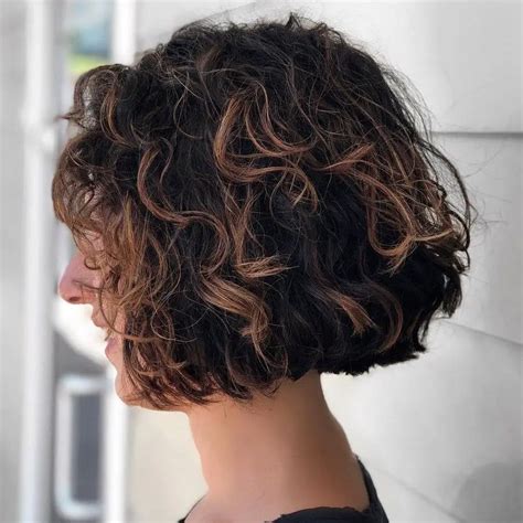 19 Trendy Chin Length Curly Hairstyles Ideas For 2024