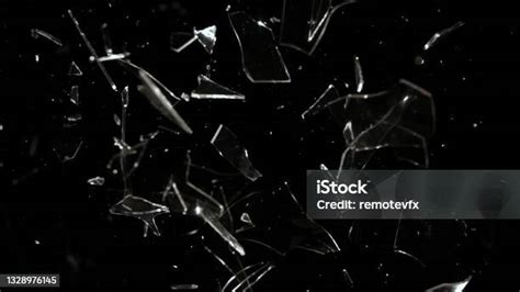 스튜디오 풀 프레임 와이드 플레이트 샷 의 실제 창 유리 창 산산조각과 검은 배경에 파괴 폭발에 대한 스톡 사진 및 기타 이미지 폭발 부서진 유리 파괴함 Istock