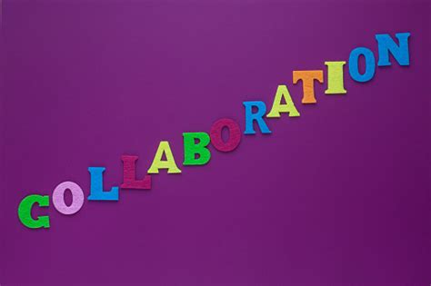 비문 공동 작업 비즈니스 사례에 대 한 다른 잡지 신문 문자로 만든 공동 작업의 개념을 보여주는 텍스트를 작성 하는 단어 비전 협력 개념입니다 개념에 대한 스톡 사진 및