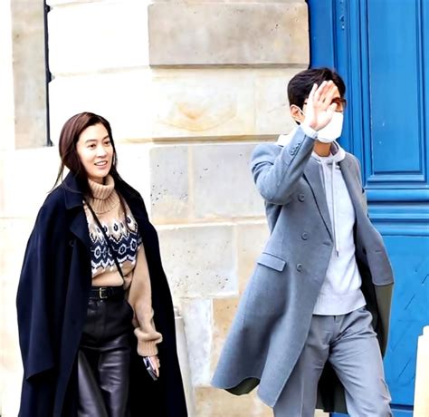 파파라치에 또 찍힌 이정재 ️임세령 러블리한 파리 데이트룩 네이버 블로그