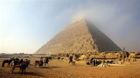 ხეოფსის პირამიდაზე შიშველი წყვილის ფოტოს გამო ეგვიპტე გამოძიებას იწყებს Netgazeti • ეგვიპტე