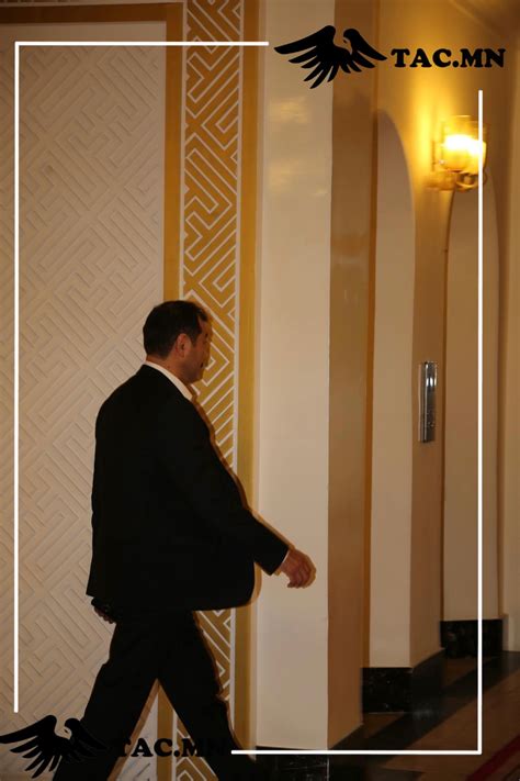 Сүнээ бүсгүйн өмнө “нүцгэлж” явсан сахал гишүүн ТАС МН