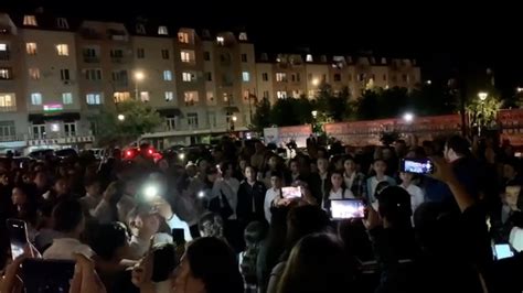 Արցախցիները երգում են «Երազ իմ երկիր ը Ստեփանակերտի Ազատամարտիկների պուրակում Youtube