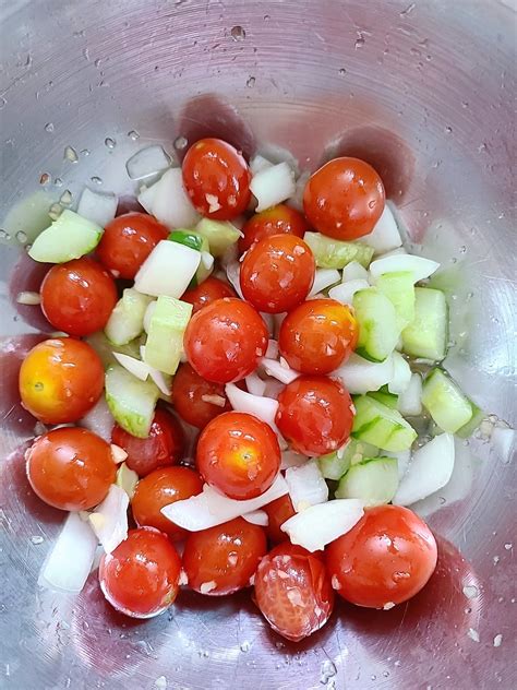 여름철 입맛살리는 새콤달콤한 오이토마토 초무침