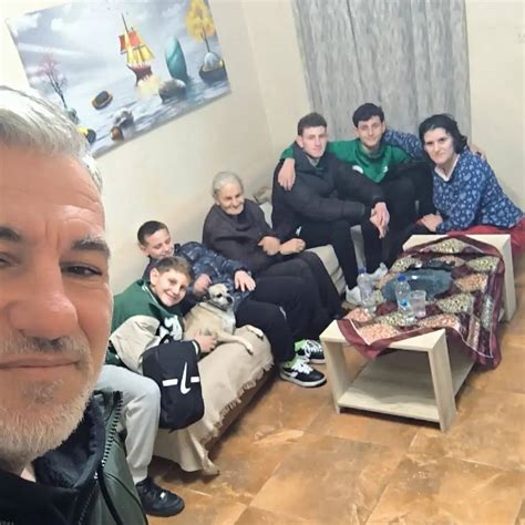 Πήγανε να θυμιάσουμε στο σπίτι της γιαγιάς μας και φυσικά να