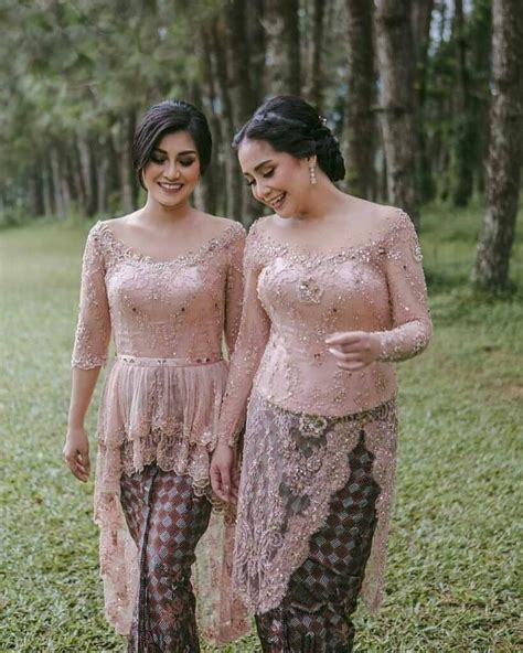 √ 60 Model Kebaya Batik Modern Kombinasi Terbaru 2020