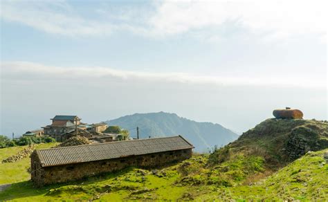 경치 더미 돌 무더기 바위 바위 케언즈 산 산 정상 산맥 아름다움 자연 파노라마에 관한 무료 스톡 사진