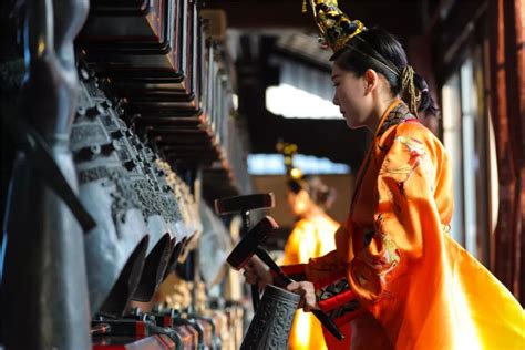 钟磬 瘦骨伶仃 钟磬山庄 大山谷图库