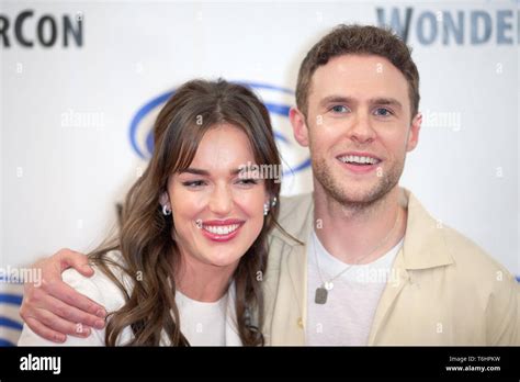 Iain De Caestecker And Elizabeth Henstridge