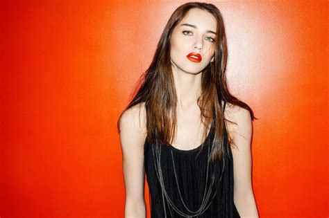 Model Hd Brunette Lipstick Woman Brown Eyes Blue Eyes Hd Wallpaper