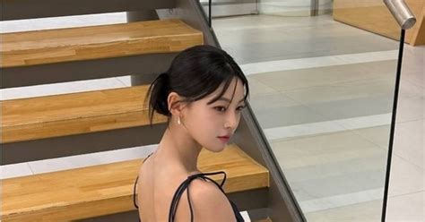 육상 카리나 김민지 연예대상서 반전 매력 우아한 블랙 스완 드레스 자태