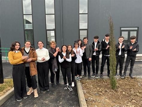 საბირკენდის N1 საჯარო სკოლის ეზოში მოსწავლეებმა ნერგები დარგეს Etm Ge ერის ტექნოლოგიური