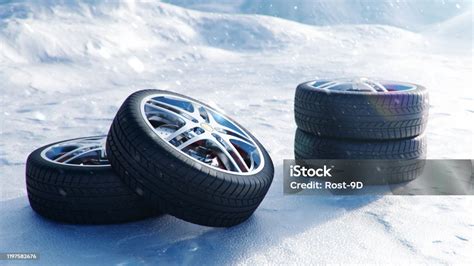 눈보라 눈 미끄러운 겨울 도로를 배경으로 겨울 타이어 윈터 타이어 컨셉 컨셉 타이어 겨울 트레드 휠 교체 도로 안전 떨어지는