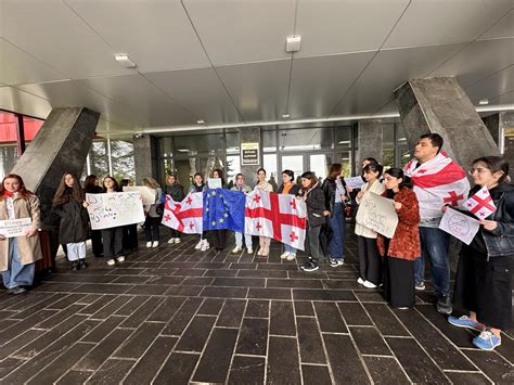 თელავის სახელმწიფო უნივერსიტეტის სტუდენტები აქციას მართავენ Knews Ge