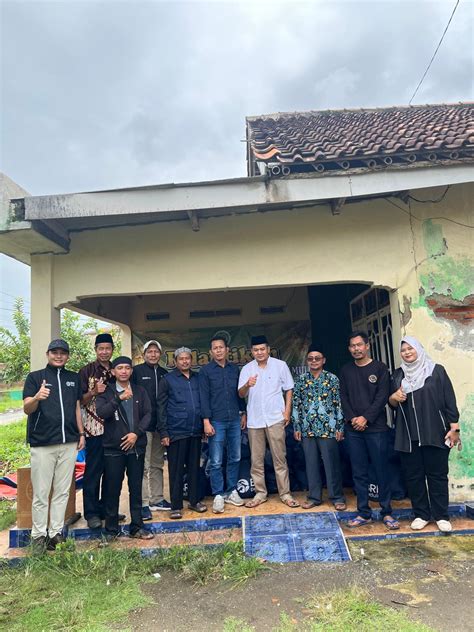 Bri Tambun Bagikan Paket Sembako Untuk Korban Banjir Cabangbungin