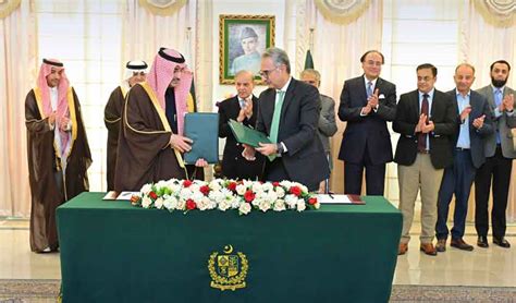 پاکستان اور سعودی فنڈ برائے ترقی کے درمیان 161 ارب ڈالر کے 2 معاہدوں