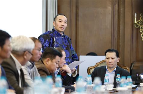 УИХ ын дарга Д Амарбаясгалан Нарансэвстэйн боомтыг нээхийг эсэргүүцэж буй иргэдийн төлөөллийг