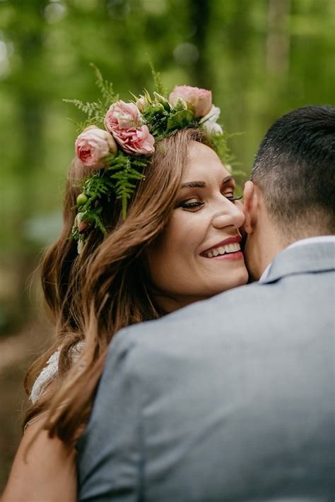 무료 사진 쾌활 한 미소 예쁜 소녀 세로 남자 친구 행복 여자 커플 사랑 남자