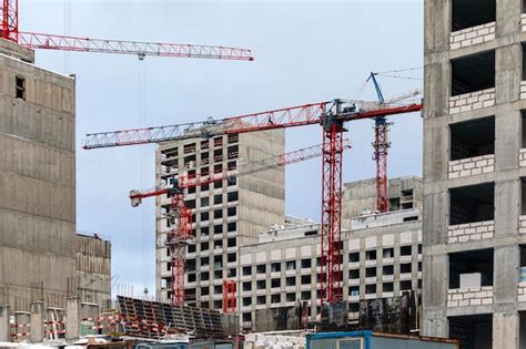 Construcción De Objetos Inmobiliarios Equipos De Construcción Y Grúas Moscú Rusia Foto