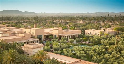 Playas Paradisíacas Aguas Cristalinas Y Encantadores De Serpientes