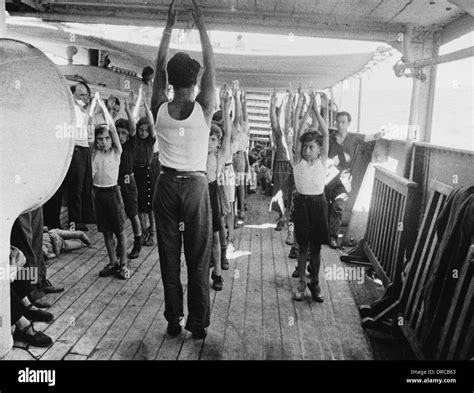 Refugee Ship Hi Res Stock Photography And Images Alamy