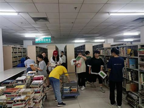“美丽图书，沁润我心”——图书馆携手学院积极开展志愿服务活动 重庆师范大学图书馆