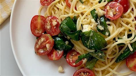 Vlog오믈렛 만들다가 피그렛🐷되는 일상 브리치즈파스타 떠먹는피자 오므라이스 쟌슨빌 부대찌개 부추 계란말이