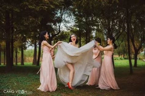 婚礼开始前，摄影师把新娘脱光来了一组私房照手机新浪网