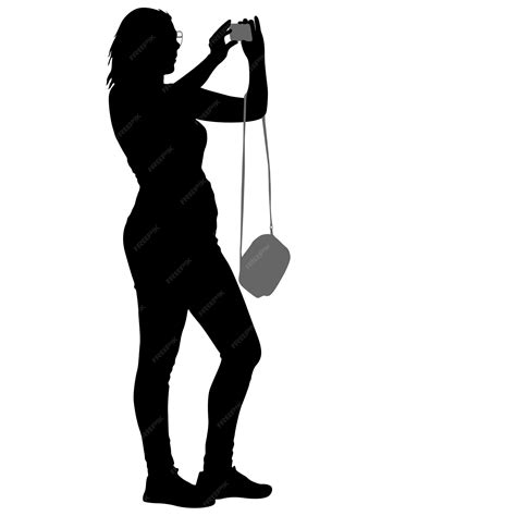 Силуэты женщины делающей селфи со смартфоном на белом фоне Премиум векторы