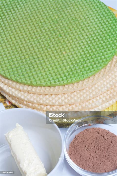 와플 삶은 연유와 초콜릿 케이크입니다 요리 과정입니다 케이크 버터 코코아 웨이퍼 요리 재료입니다 0명에 대한 스톡 사진 및 기타 이미지 Istock