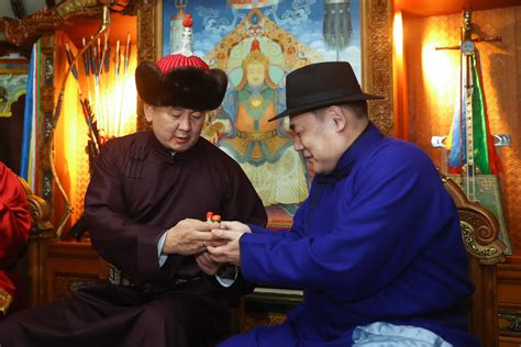 Монгол Улсын Ерөнхийлөгч У Хүрэлсүх Есөн хөлт цагаан туганд хүндэтгэл үзүүлж Төрийн золголт хийв