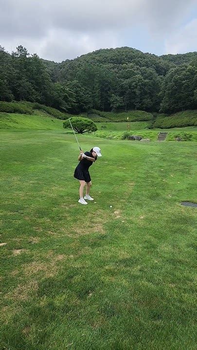 딱40미터 깊은러프 앞은계곡 위깁니다😱ㅋ골프골프존스크린골프nx골프존cc필드필드골프필드레슨웨지퍼터아이언비거리골프레슨숏게임숏아이언드라이버롱아이언