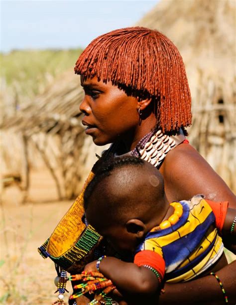 Екскурзия в Етиопия среща с племената от долината Омо и тяхната