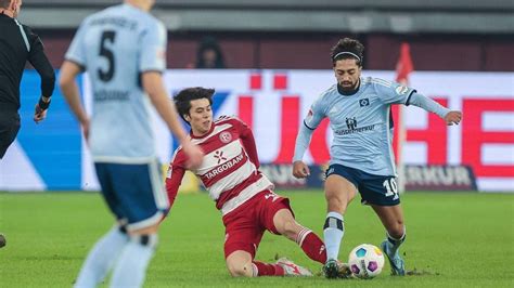 2 Bundesliga Sieg In Überzahl Fortuna Nutzt Hsv Abwehrschwächen
