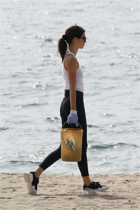 Kendall Jenner At Heal The Bay Clean Up Beaches In Malibu 10092019