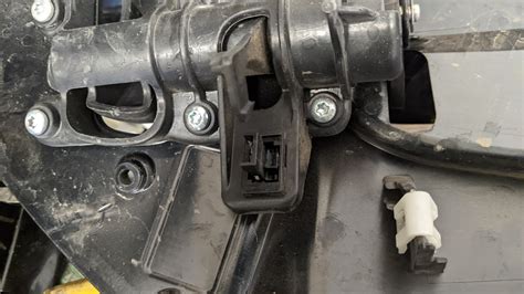 2016 Fltrx Upper Fairing Vent Latch Issue Road Glide