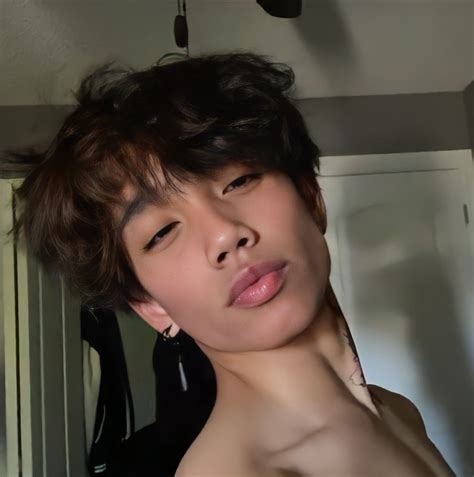 Pin By Peach On Pretty People Just Beautiful Men Cute Asian Guys
