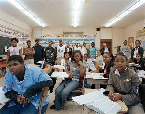 世界中のいろいろな学校で教室の生徒たちを撮影した写真集「classroom Portraits」 Dna