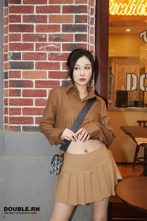 不怕冷的还在露肚脐