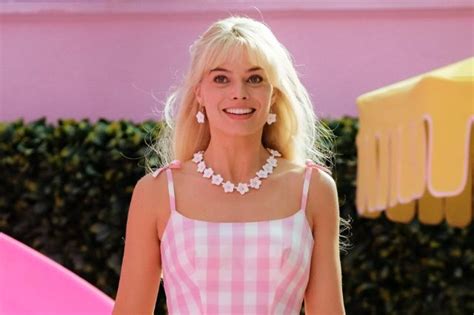 50 Margot Robbie Sexy And Hot Bikini Pictures Wrongsideoftheart